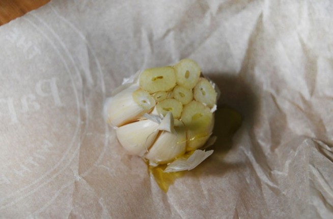 4 Easy Steps to Roasting Garlic - Joe Cross